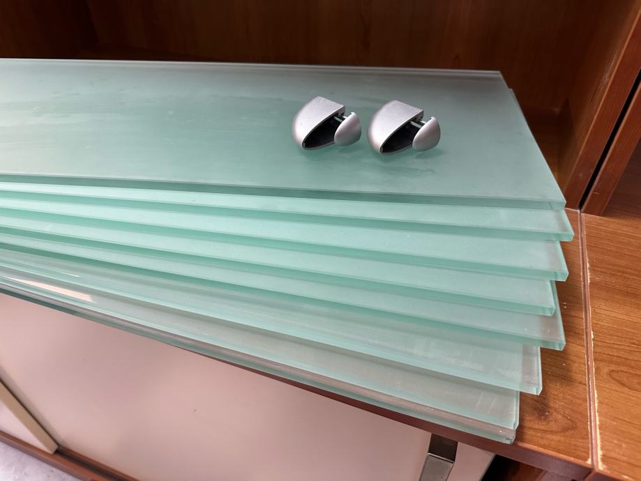 Staklene police sa nosačima