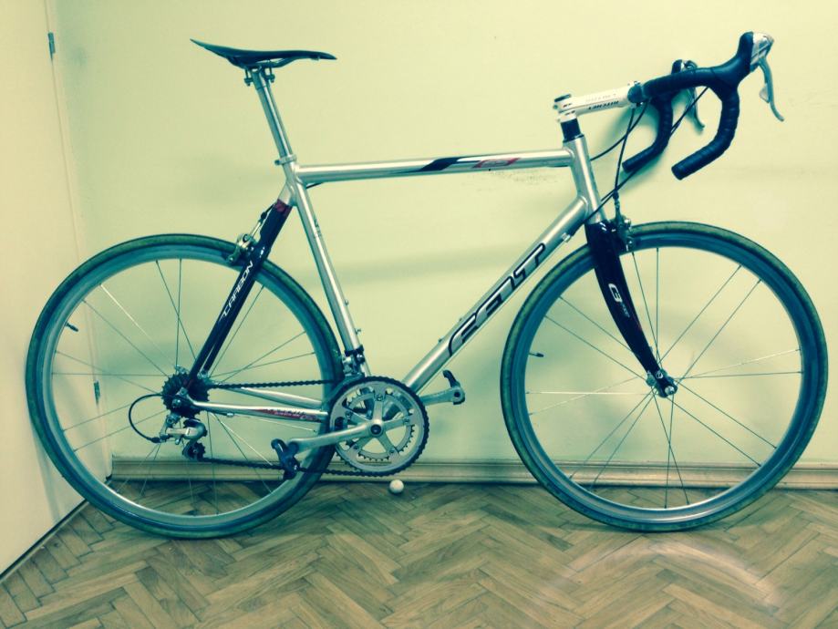 Felt f65 cestovni bicikl (kotači, sjedalo i pedale nisu na prodaju)
