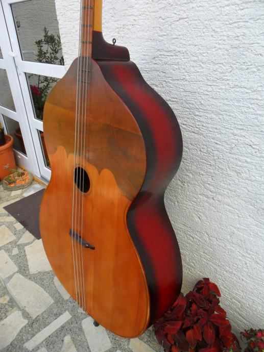 Tamburaški bas, bajz, berda