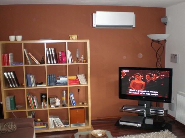 Stalak za televizor i ostale uređaje