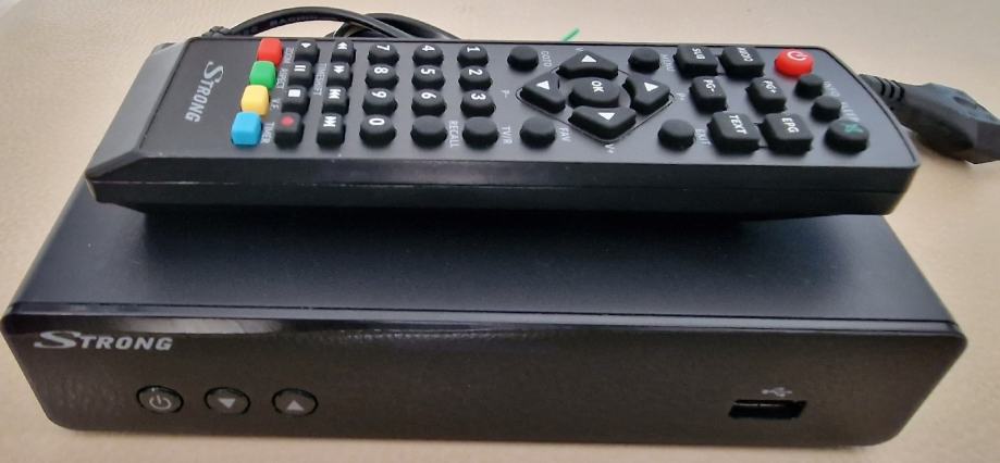 STRONG SRT8222, TWIN TUNER, DVB-T2, HEVC prijemnik