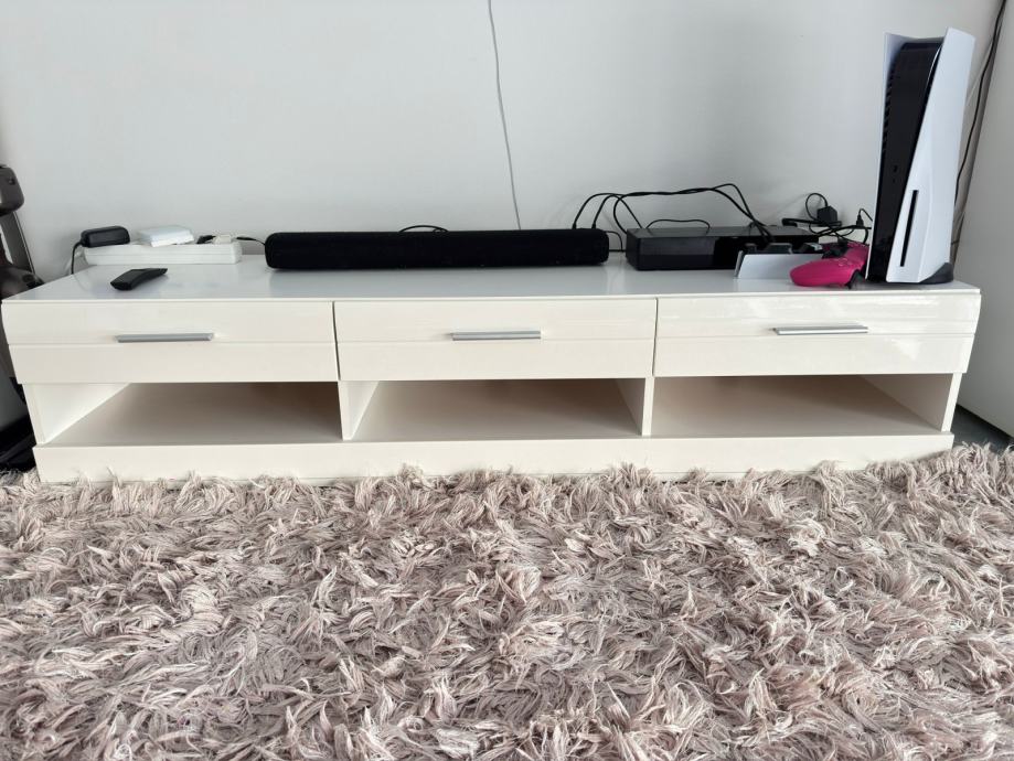 Komoda za TV + dva ormarića