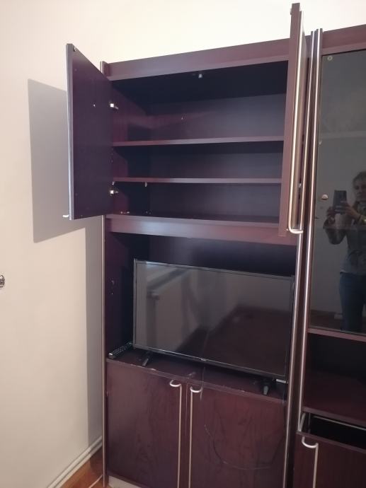 ORMAR ZA TV SA PROSTOROM ZA POHRANU