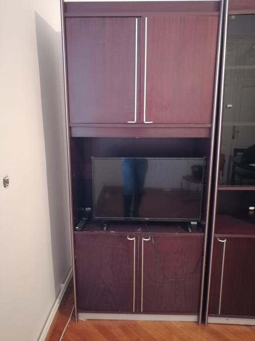 ORMAR ZA TV SA PROSTOROM ZA POHRANU