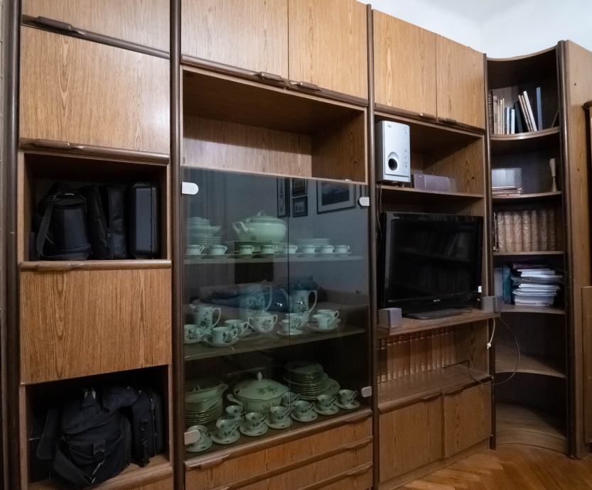 Poklanjam ormar za dnevni boravak/radnu sobu