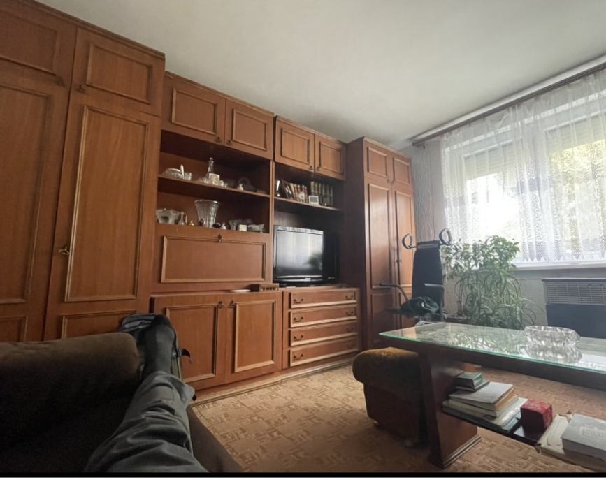 Poklanjam regal za dnevnu sobu