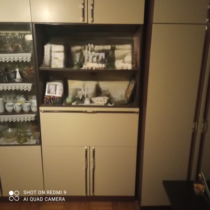 Poklanjam regal - molim pročitati do kraja