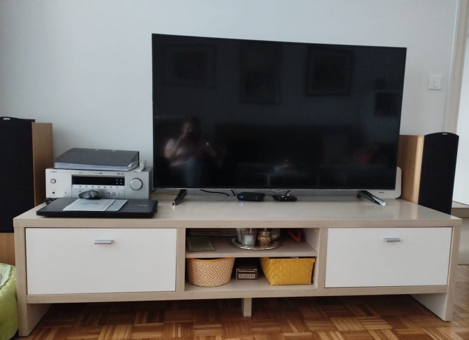 Hitno prodajem komplet tv komode i regala