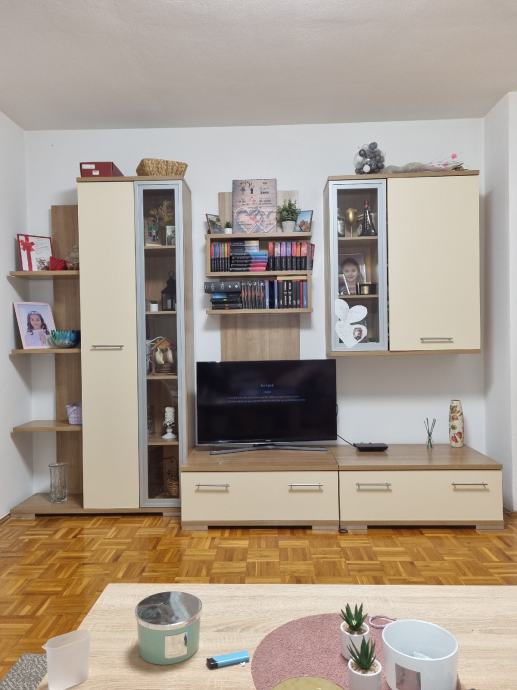 Regal za dnevni boravak