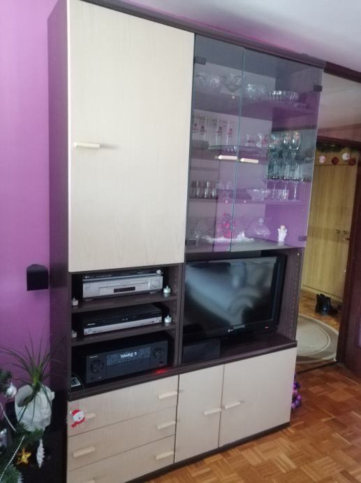 Regal za dnevni boravak