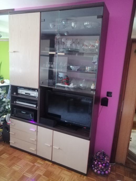 Regal za dnevni boravak