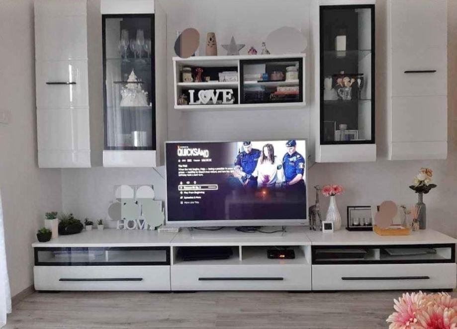 regal za dnevni boravak