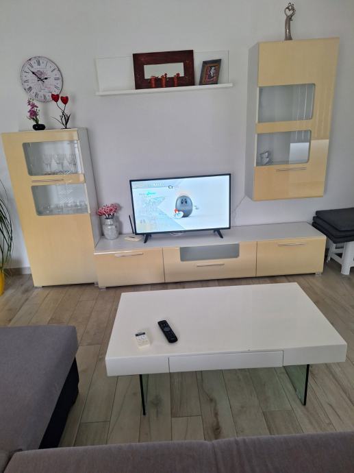 Regal za dnevni boravak