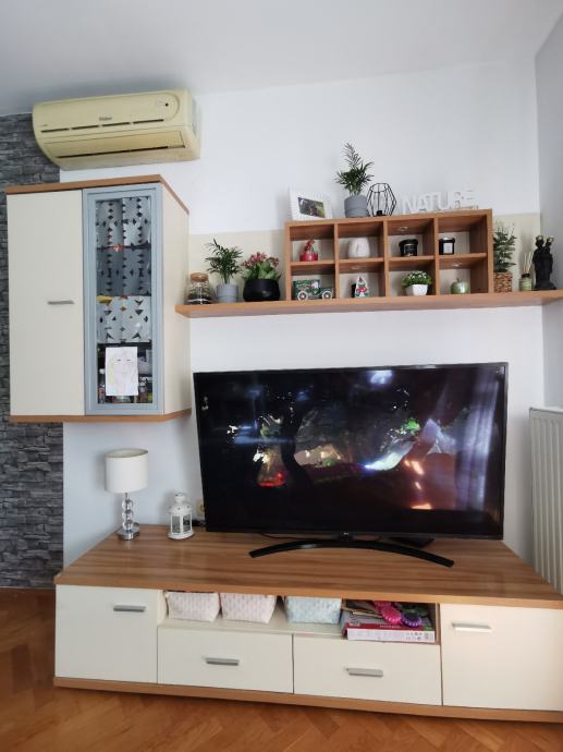 Regal za dnevni boravak