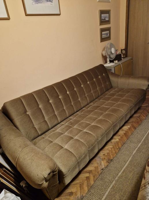 Regal, pisaći stol, garnitura za predsoblje,ormarić, vješalica,kauč