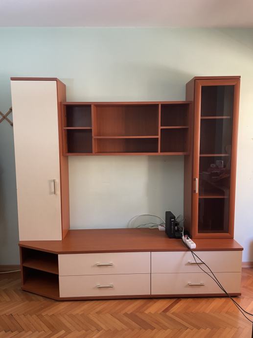 Regal/vitrina/ormar za tv set