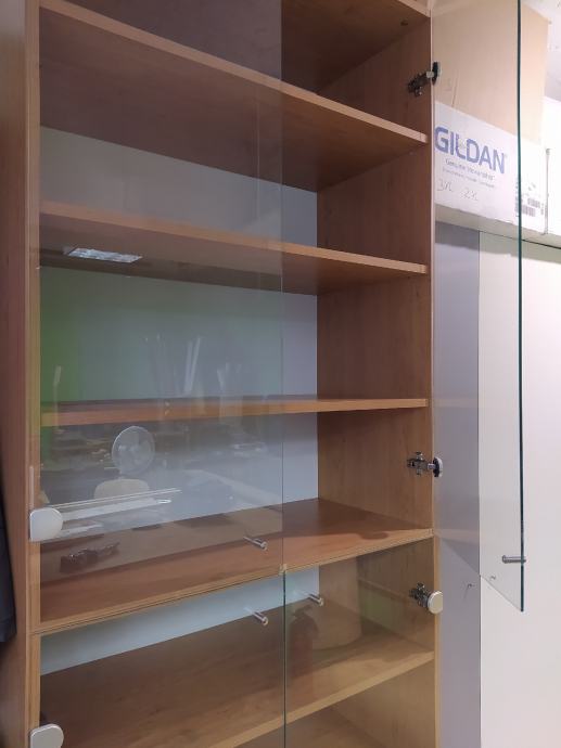 Stakleni ormar/vitrina