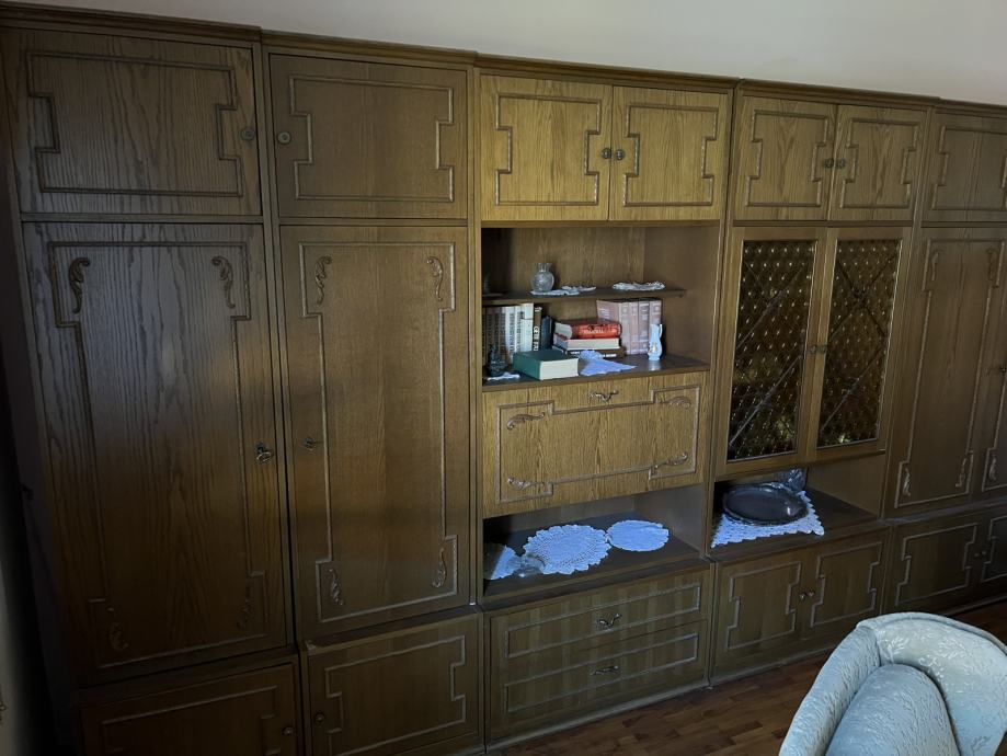 Stari regal za dnevnu sobu