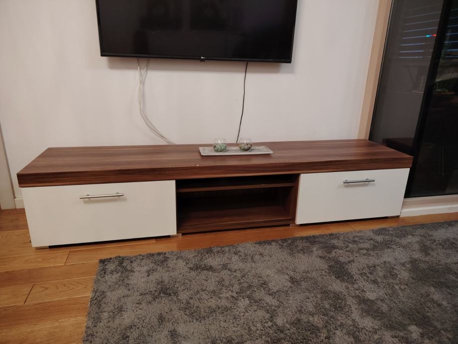 TV Komoda i Stakleni ormarić