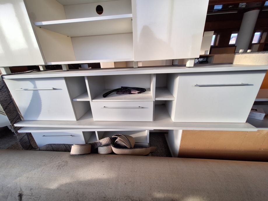 Tv komode sa ugrađenim mini barom