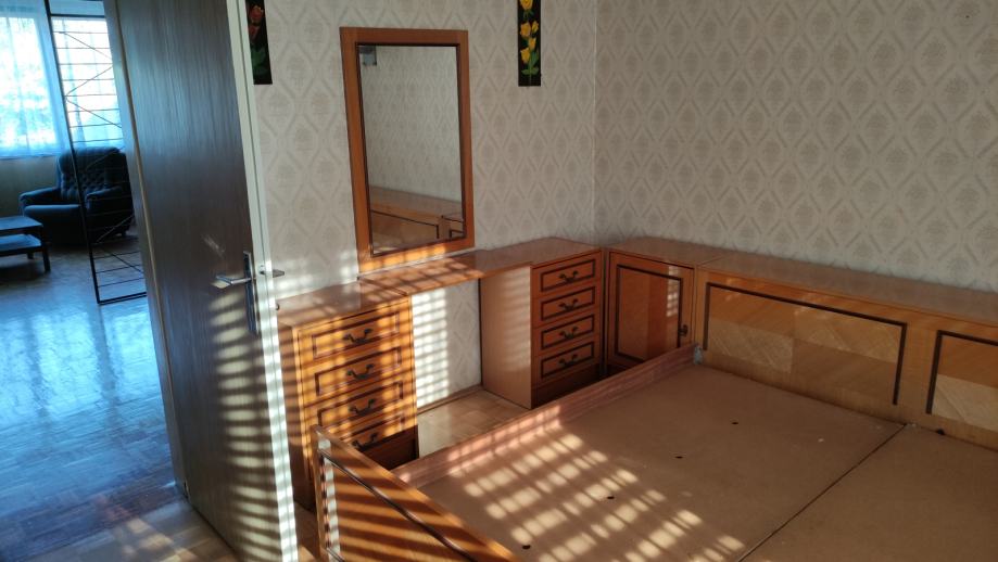 vrhunski sačuvan namještaj