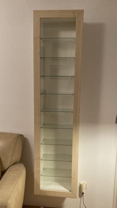 Zidna vitrina Ikea Bertby samo 15 eura!