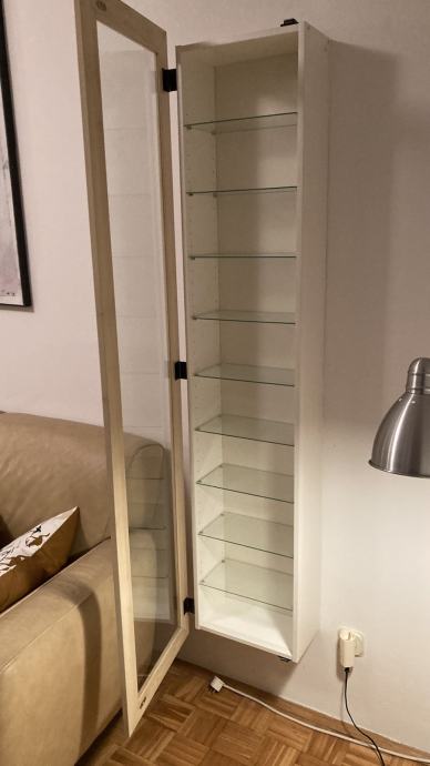 Zidna vitrina Ikea Bertby samo 15 eura!