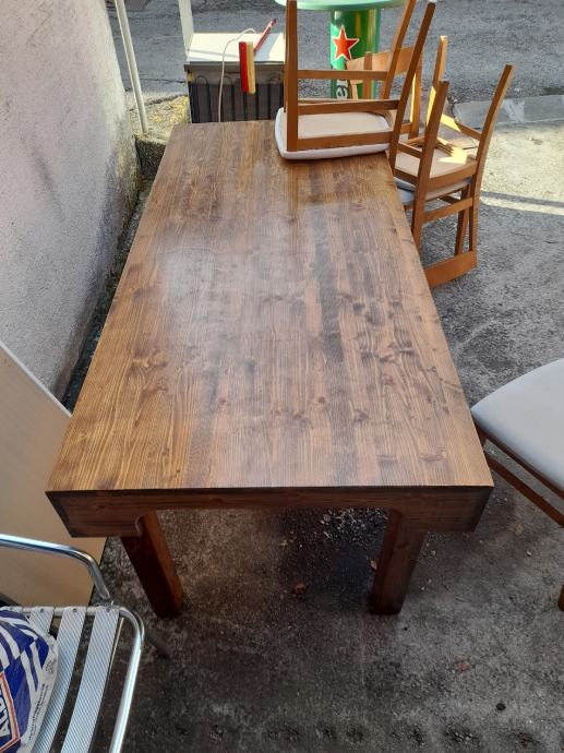 Stol puno drvo.jako stabilan