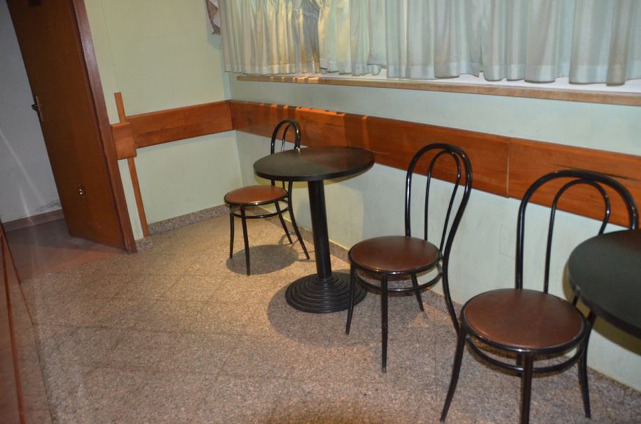 Stolovi i stolice za caffe bar