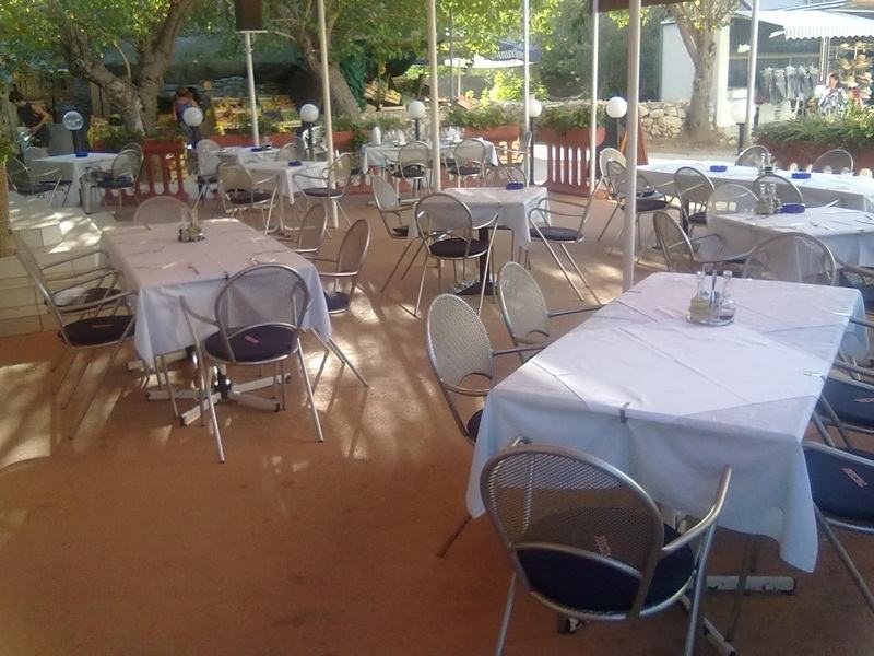 STOLOVI I STOLICE ZA TERASU