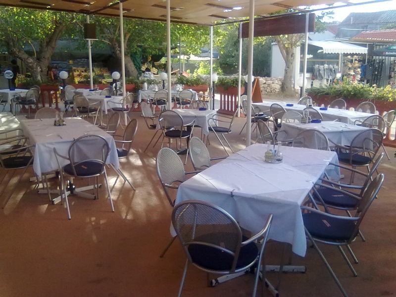 STOLOVI I STOLICE ZA TERASU