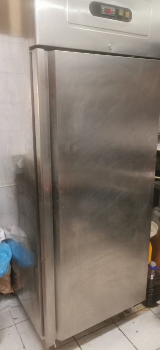 Kompletan inventar za restoran