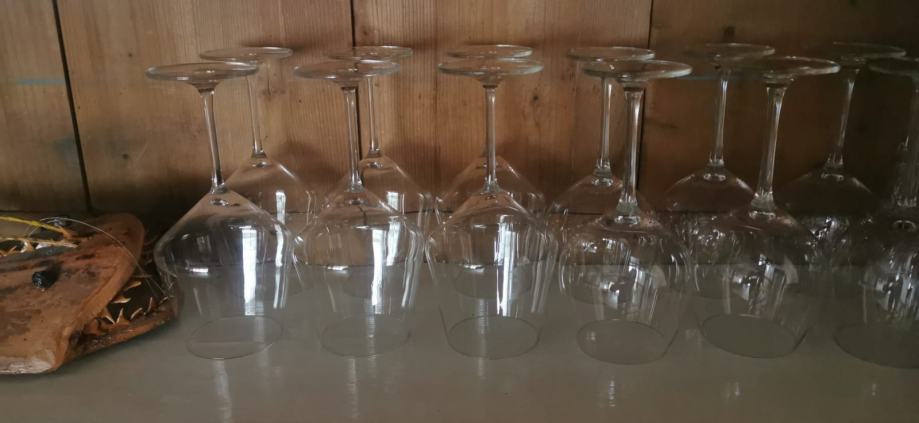 Kompletan inventar za restoran