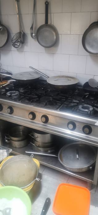 Kompletan inventar za restoran