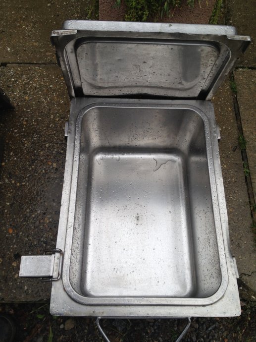 Posuda za hranu - MANJERKA