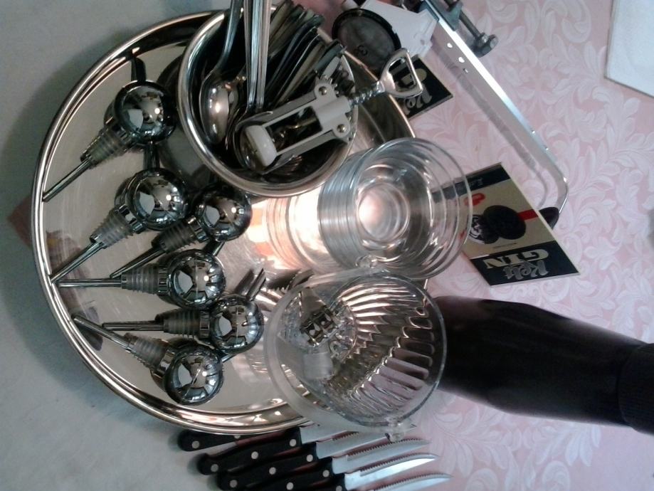 SITNI UGOSTITELJSKI INVENTAR