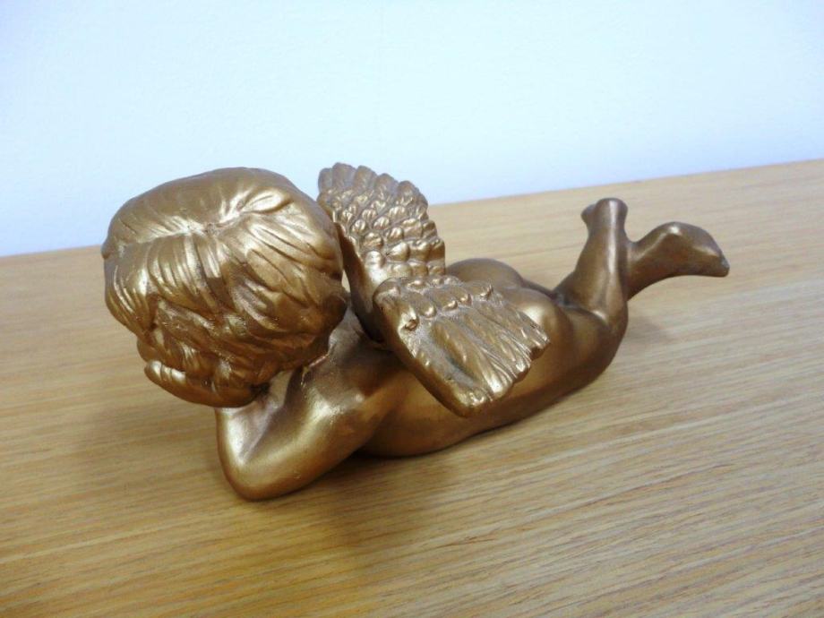 Anđeo - skulptura od gipsa, zlatna boja