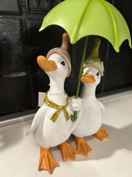 Figura Guske sa kišobranom