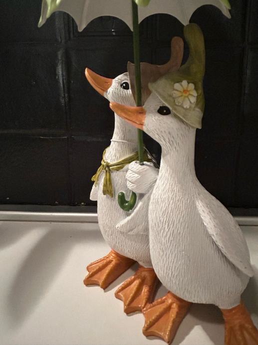 Figura Guske sa kišobranom
