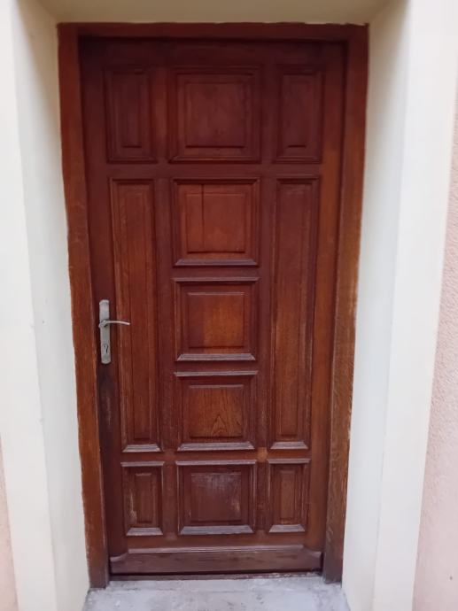 Hrastova ulazna vrata