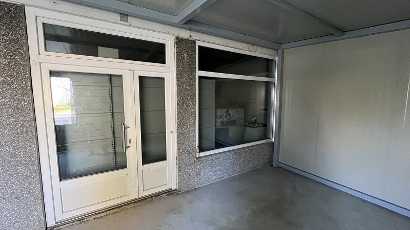 PVC vrata + PVC izlog - troslojno izostaklo