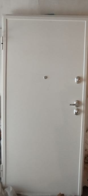 ULAZNA PROTUPROVALNA VRATA