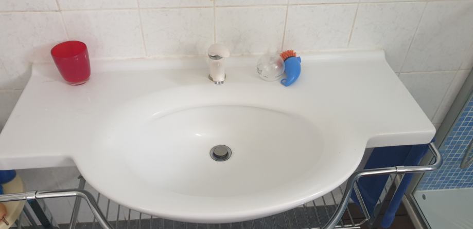 PREDIVAN DOLOMITE UMIVAONIK sa inox policom i vješalicom za ručnike