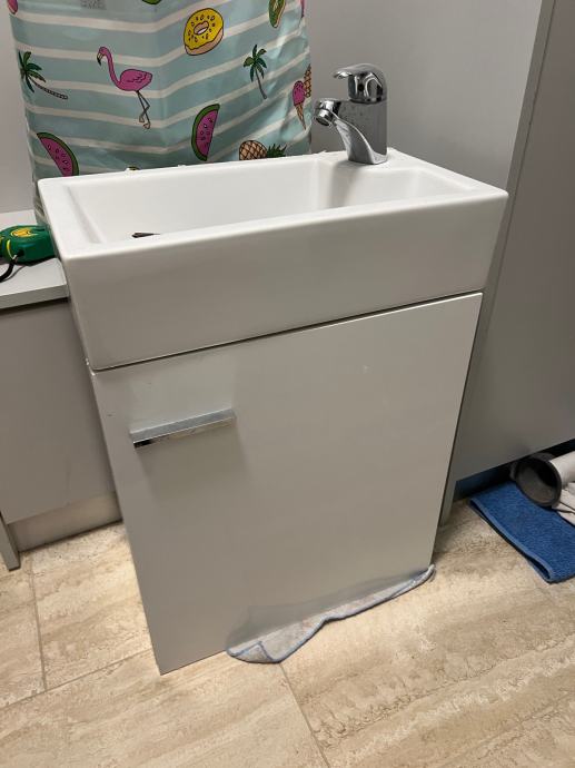 Umivaonik s ormarićem