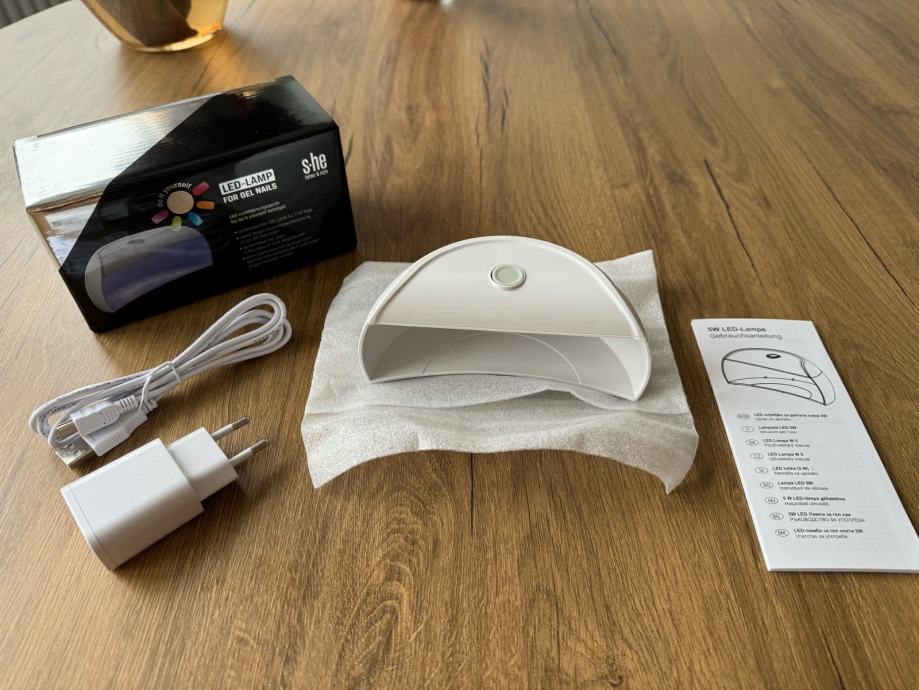 She led lampa za nokte