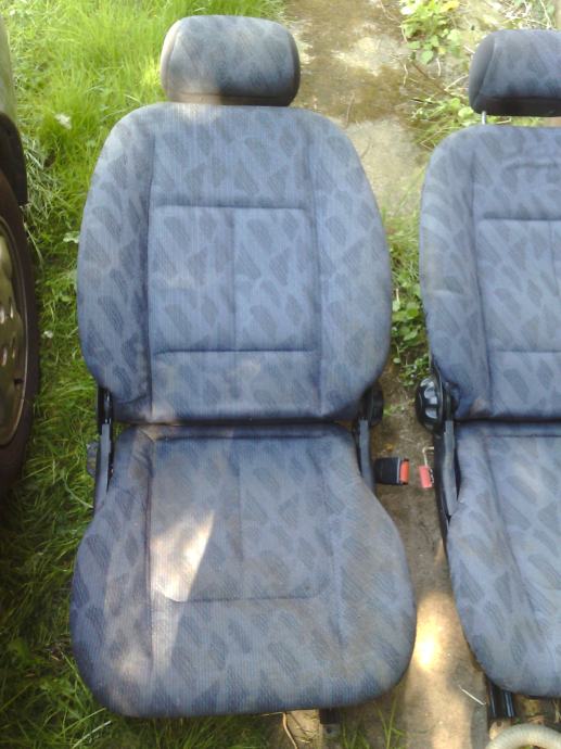 Ford Fiesta prednja sjedala