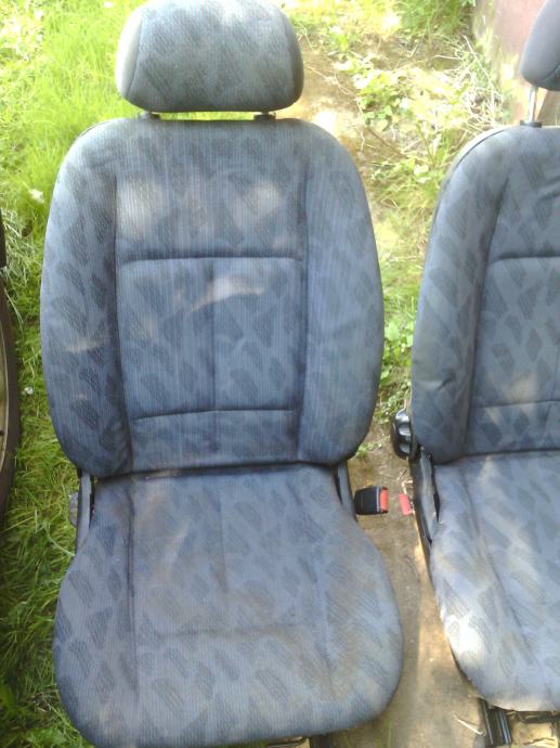 Ford Fiesta prednja sjedala