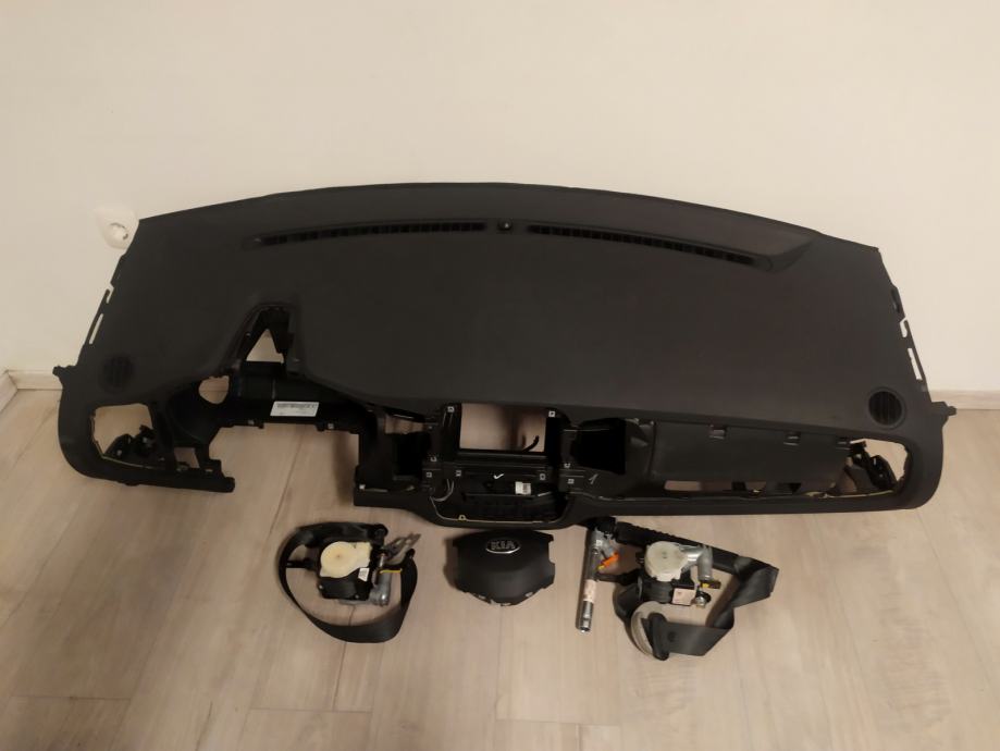 Komplet instrument tabla za auto KIA