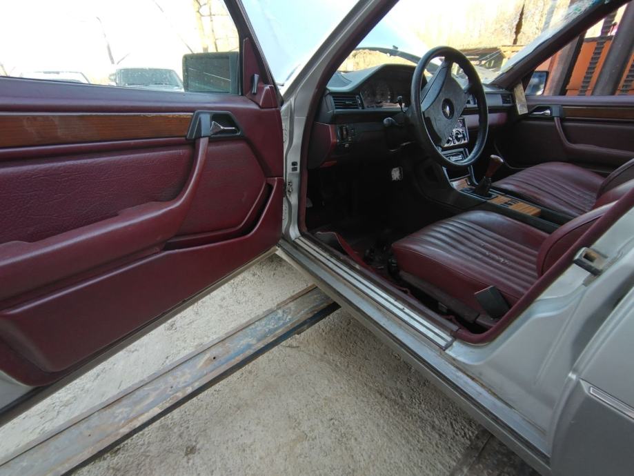 Mercedes 124 w124 crvena kozna unutrasnjost, sjedala