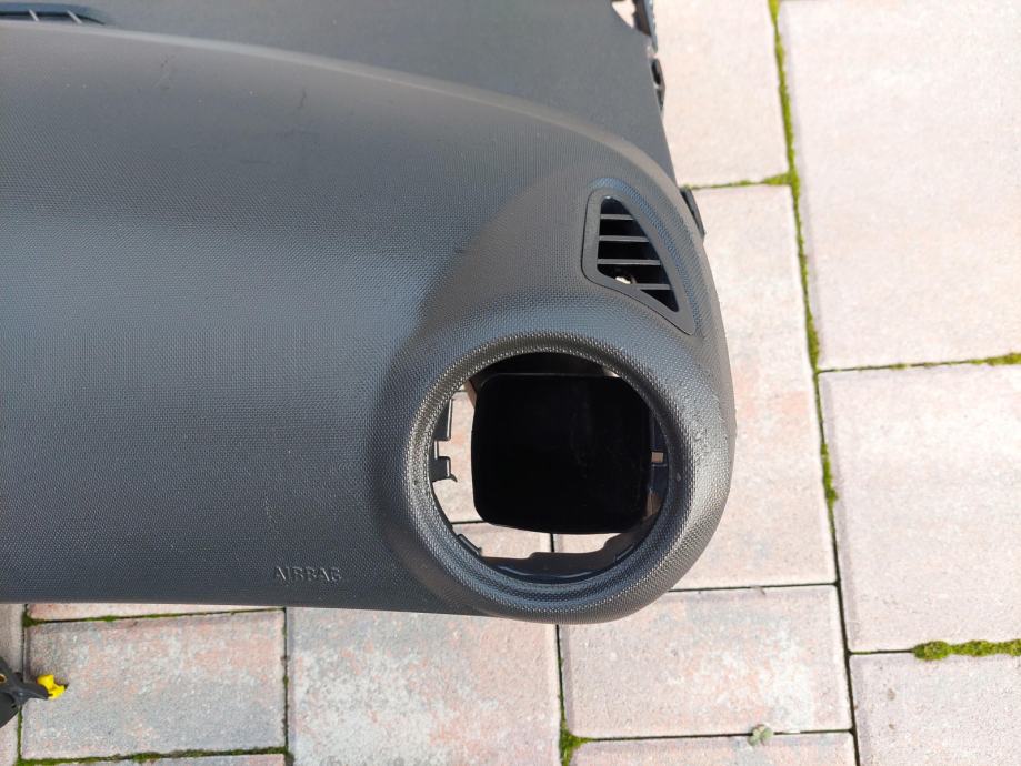 Opel Corsa D - cockpit (kontrolna tabla)